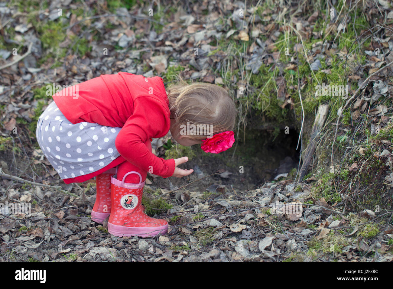girl at entrance den Stock Photo - Alamy