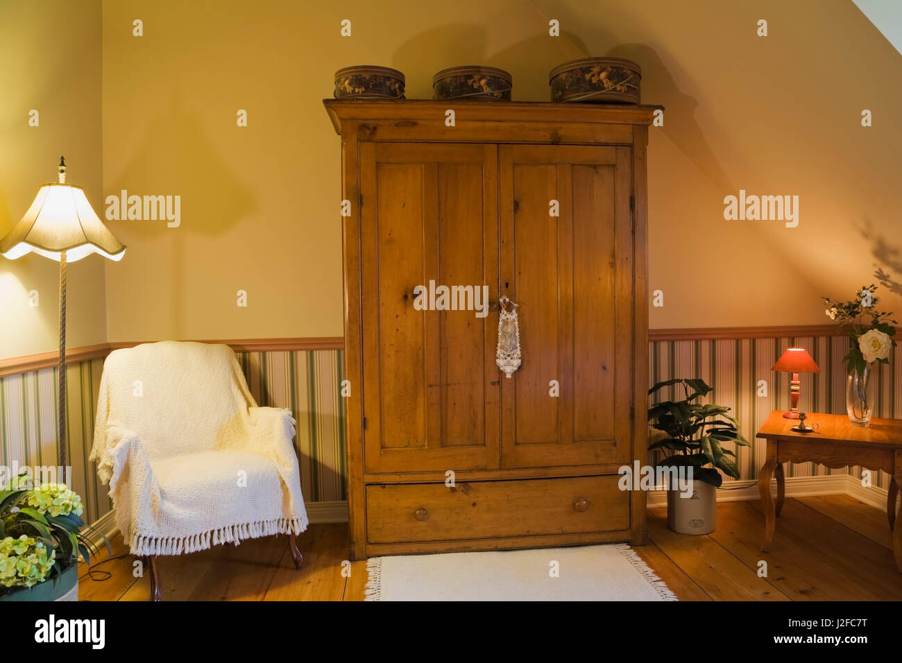 Wainscoting Wall High Resolution Stock Photography and Images - Alamy