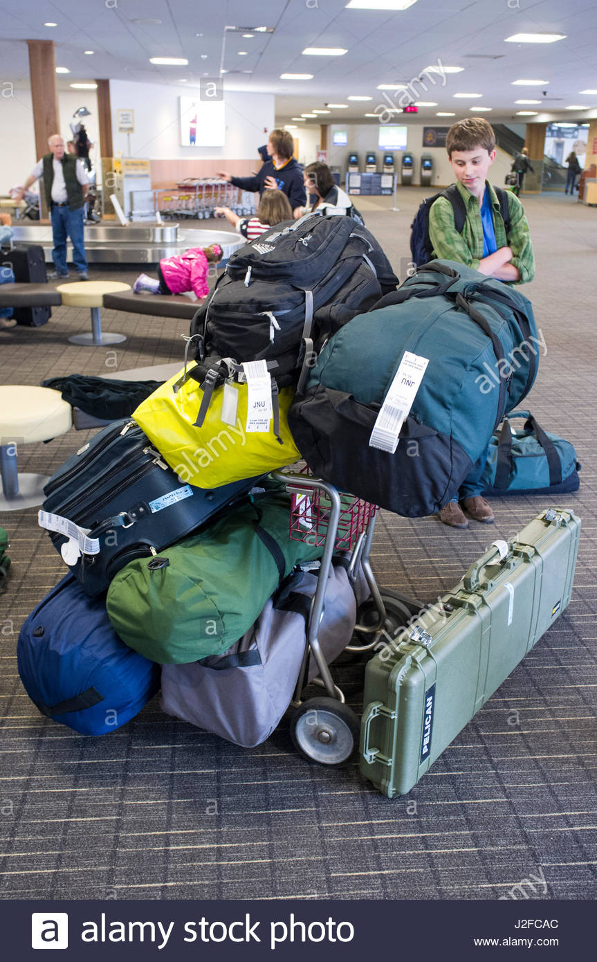 Overloaded Cart Stock Photos & Overloaded Cart Stock Images - Alamy