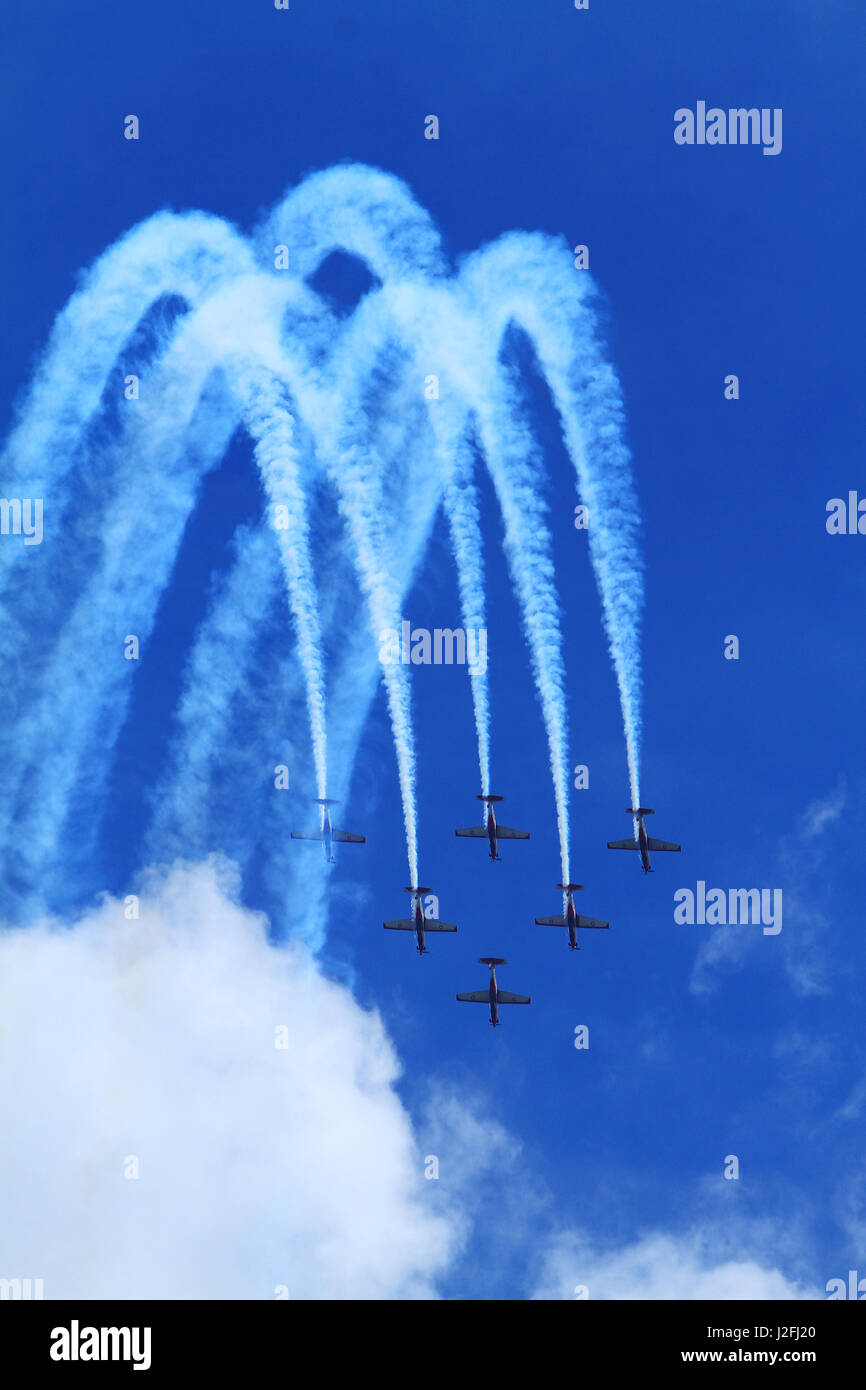 Airshow flying hi-res stock photography and images - Alamy