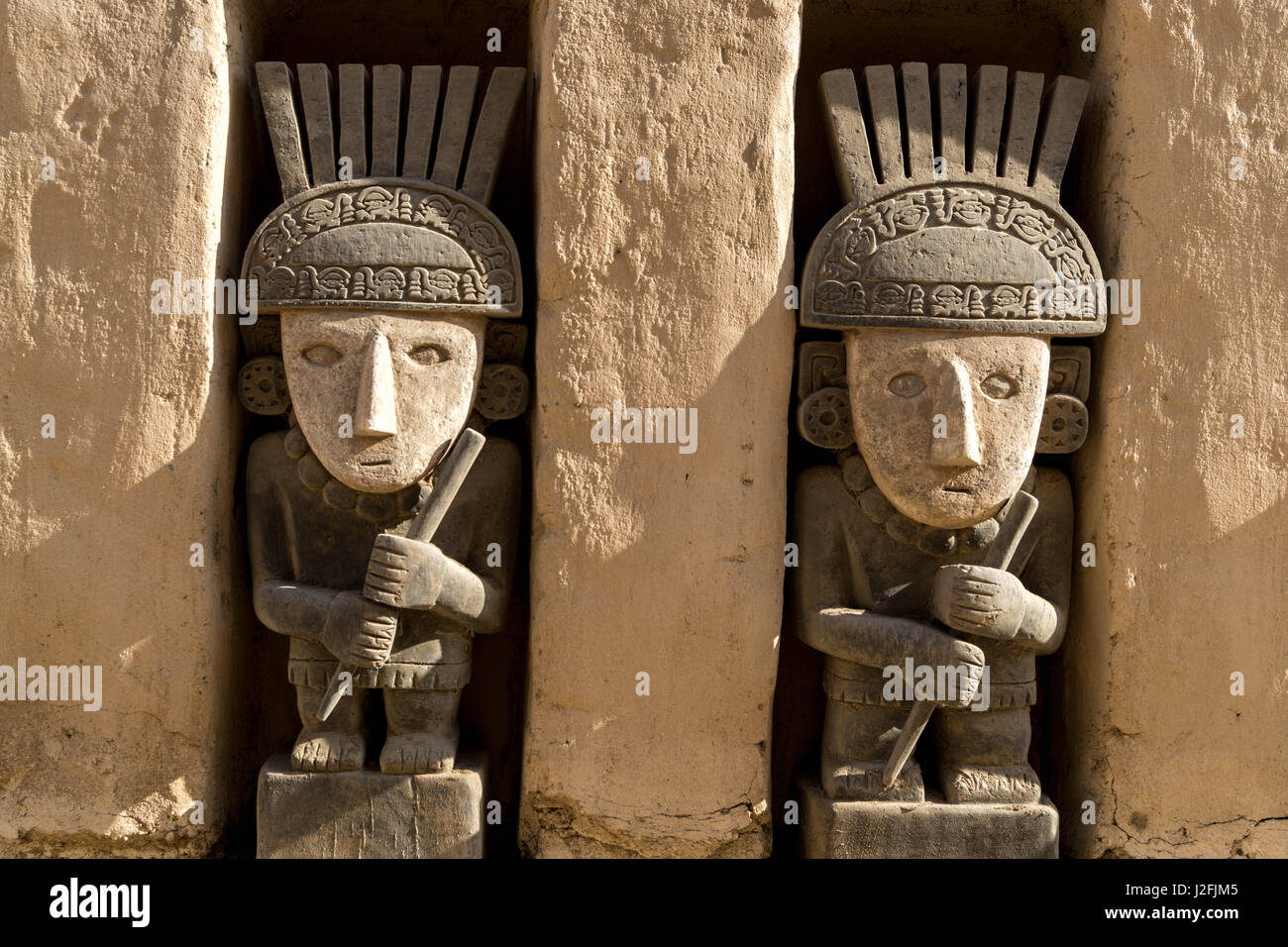 Small statues at the onsite Museo de sitio Chan Chan ('Museum of Chan ...