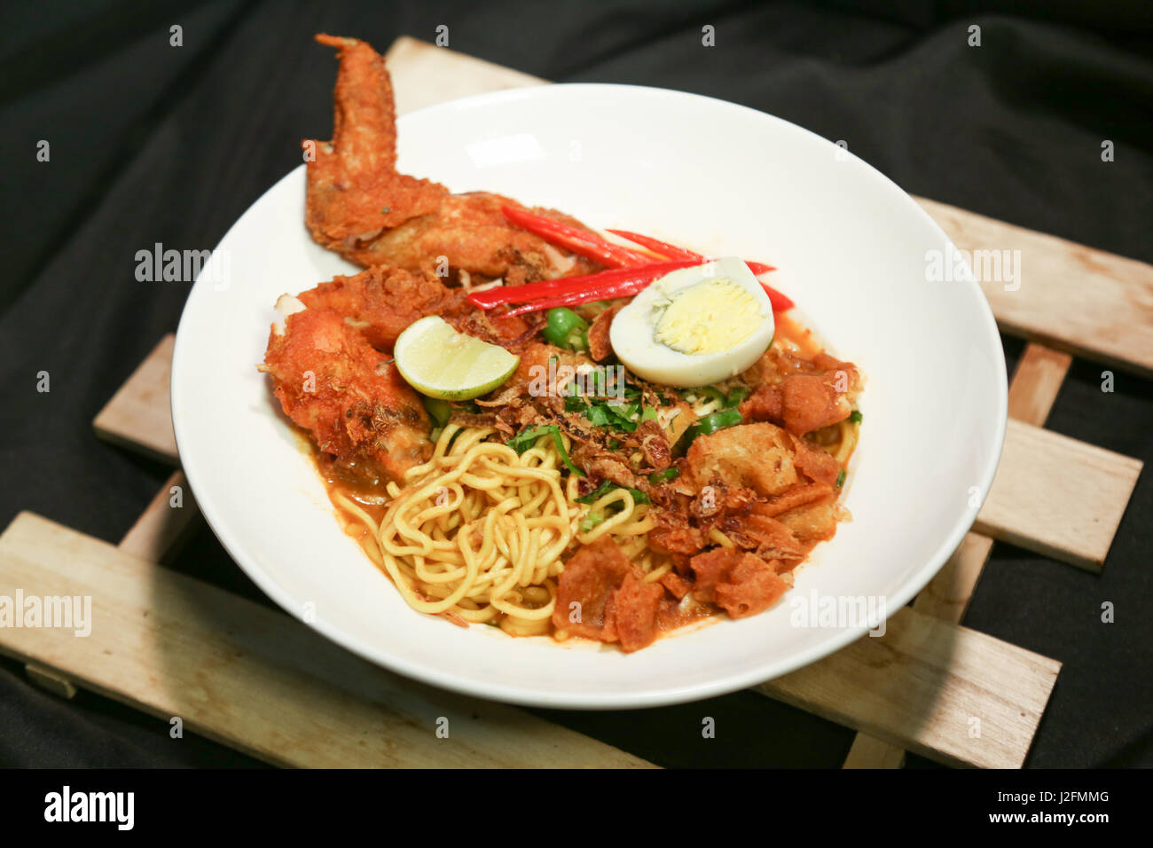 Mee Bandung Fried Chicken Stock Photo - Alamy