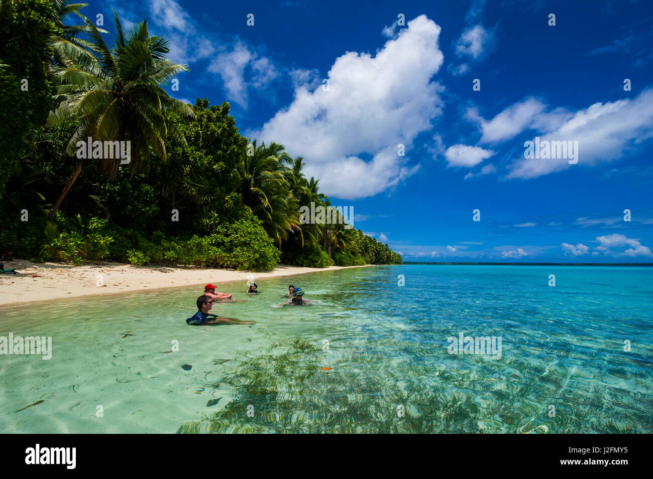White sand beach in turquoise water in the Ant Atoll, Pohnpei ...
