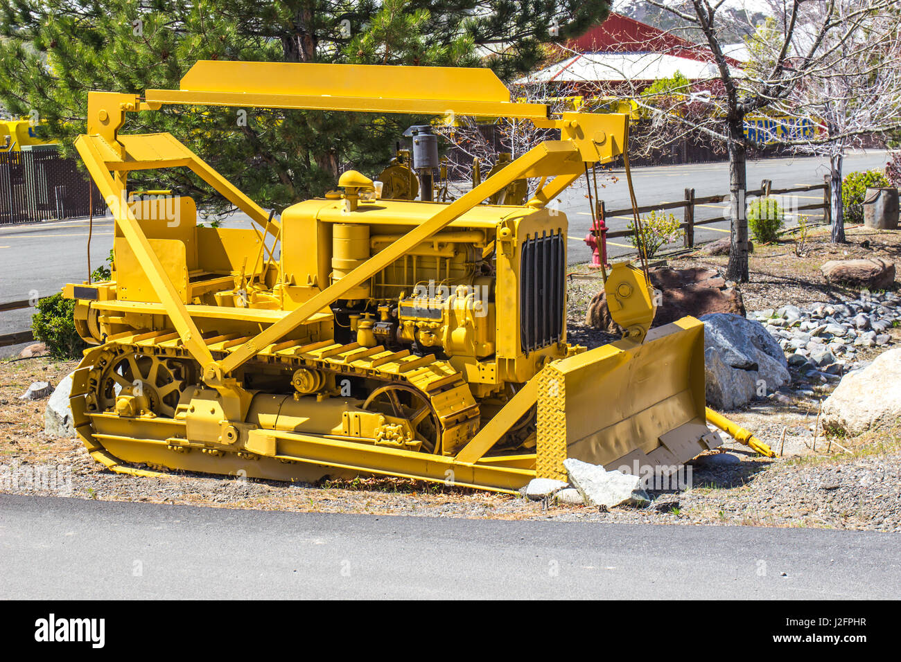Vintage Bulldozer With Pulley Scoop & Treads Stock Photo - Alamy