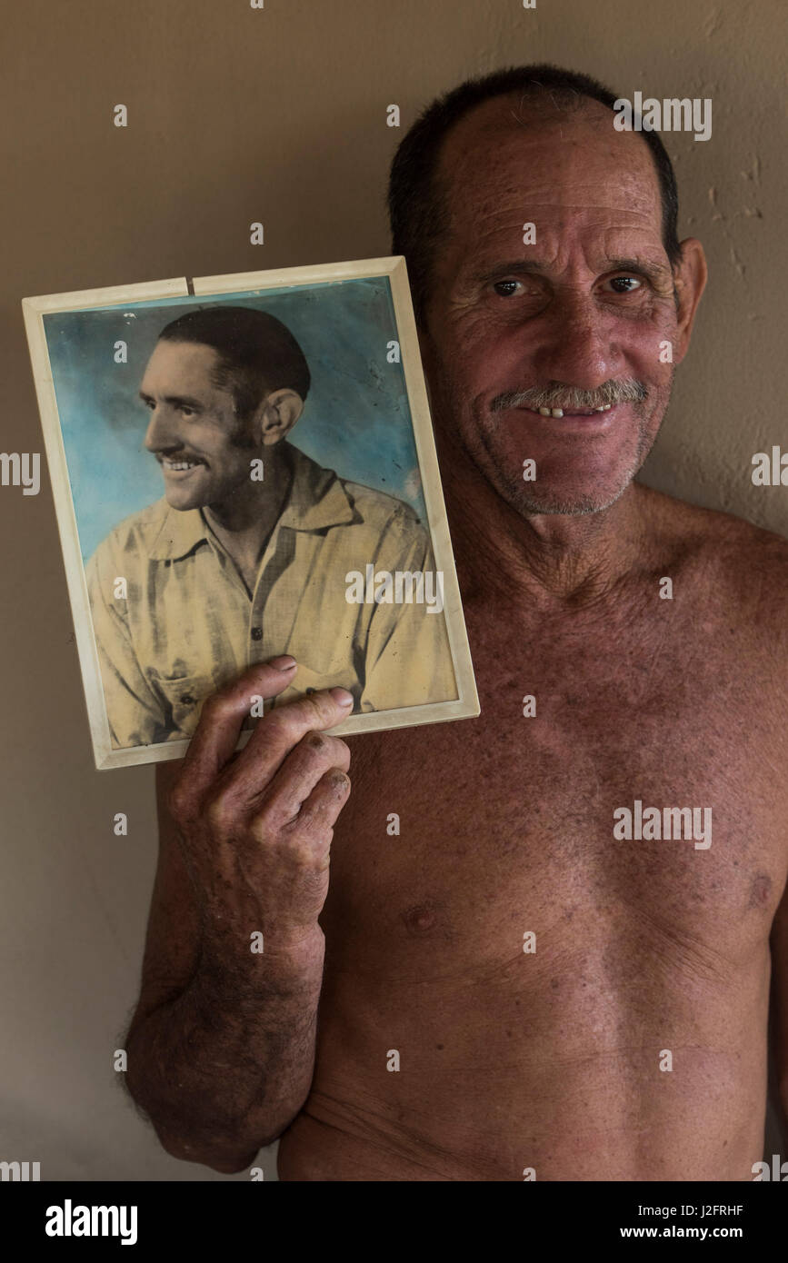 Tommy Kenyon showing a portrait of himself. Saddle Mountain Ranch ...