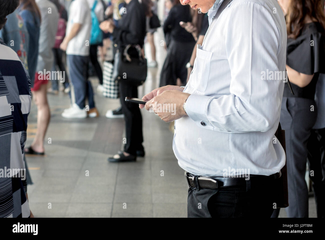 community generation with mobile phone outdoor connect media and social ...