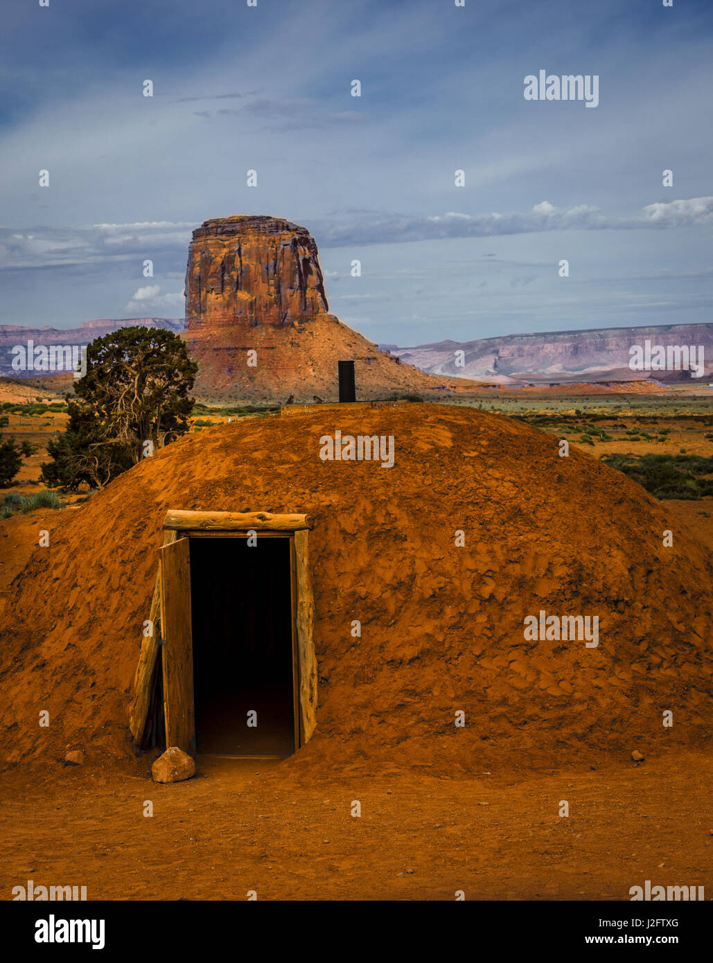 Native american hogan in monument hi-res stock photography and images ...
