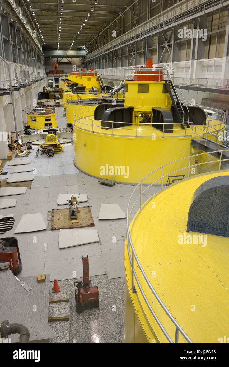 Hydroelectric dam turbine generators hi-res stock photography and ...