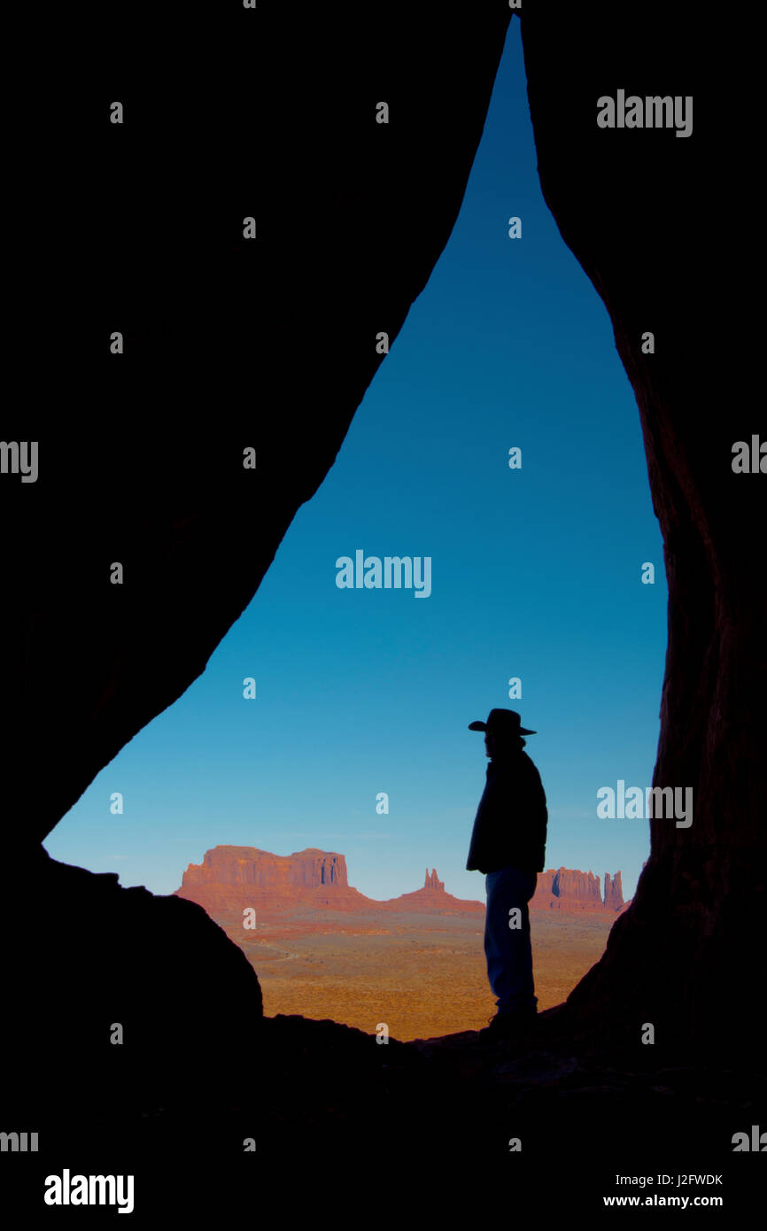 Tear Drop Arch, silhouette, Native American Guide, Monument Valley ...