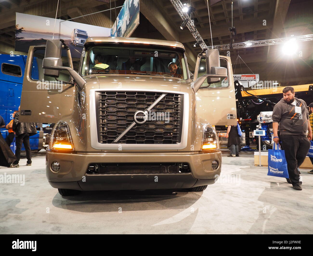 Volvo truck logo hi-res stock photography and images - Alamy