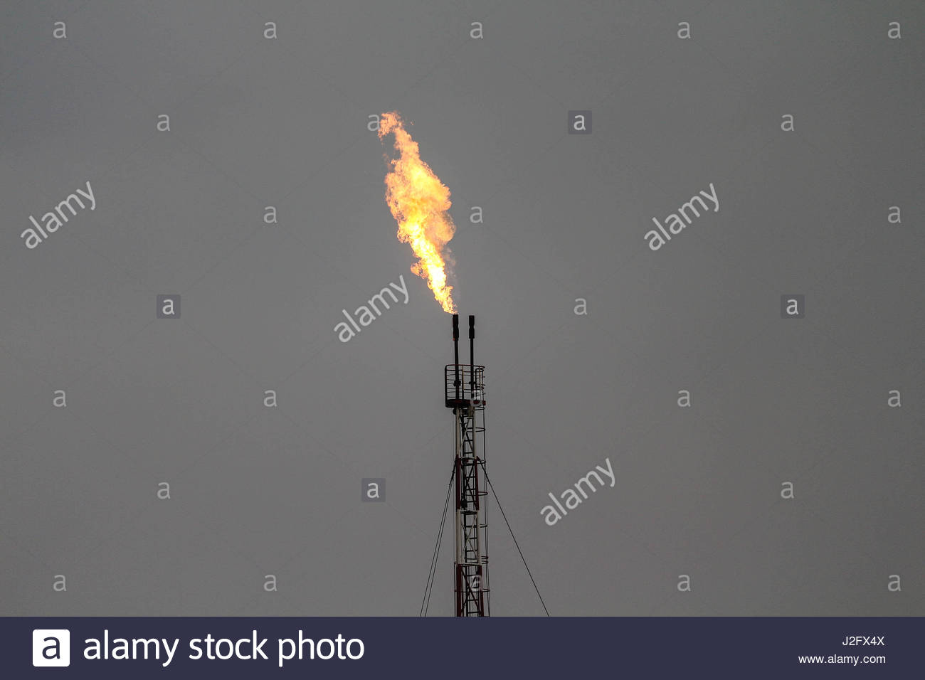 Oil Rig Burning Stock Photos & Oil Rig Burning Stock Images - Alamy