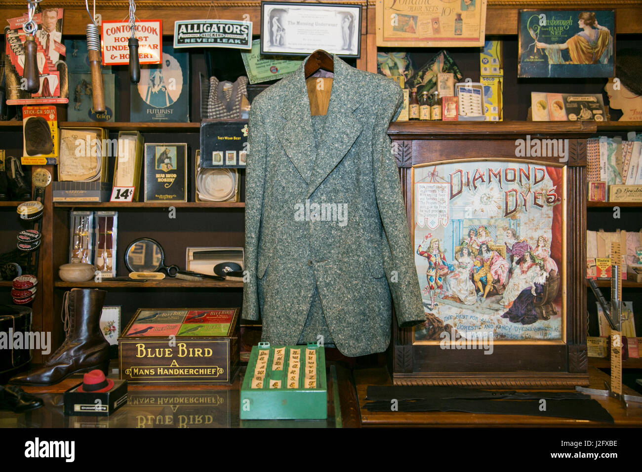Vintage general store interior hi-res stock photography and images - Alamy