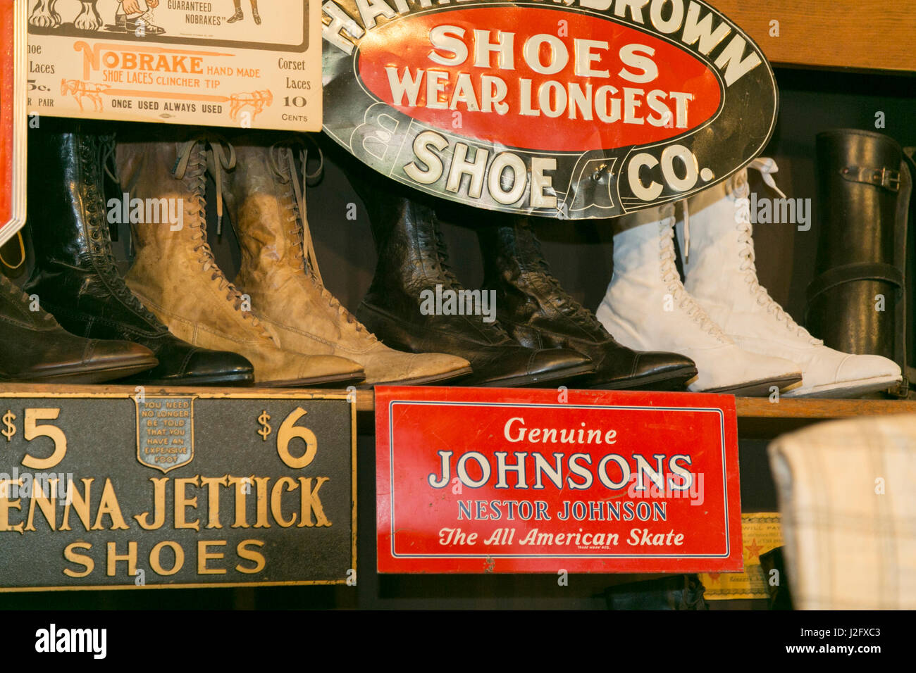 Vintage general store interior hi-res stock photography and images - Alamy