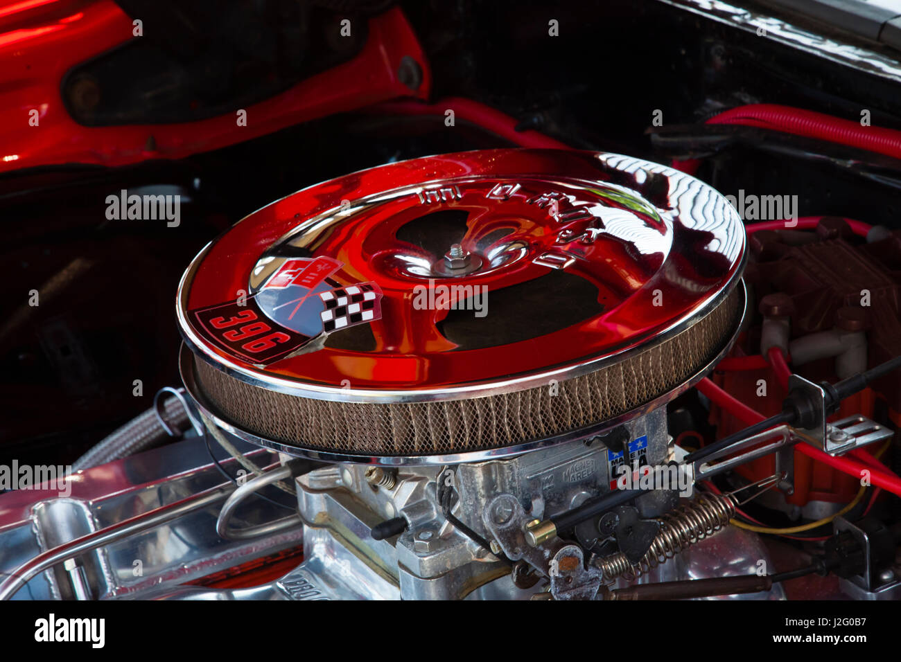 Engine in car hi-res stock photography and images - Alamy