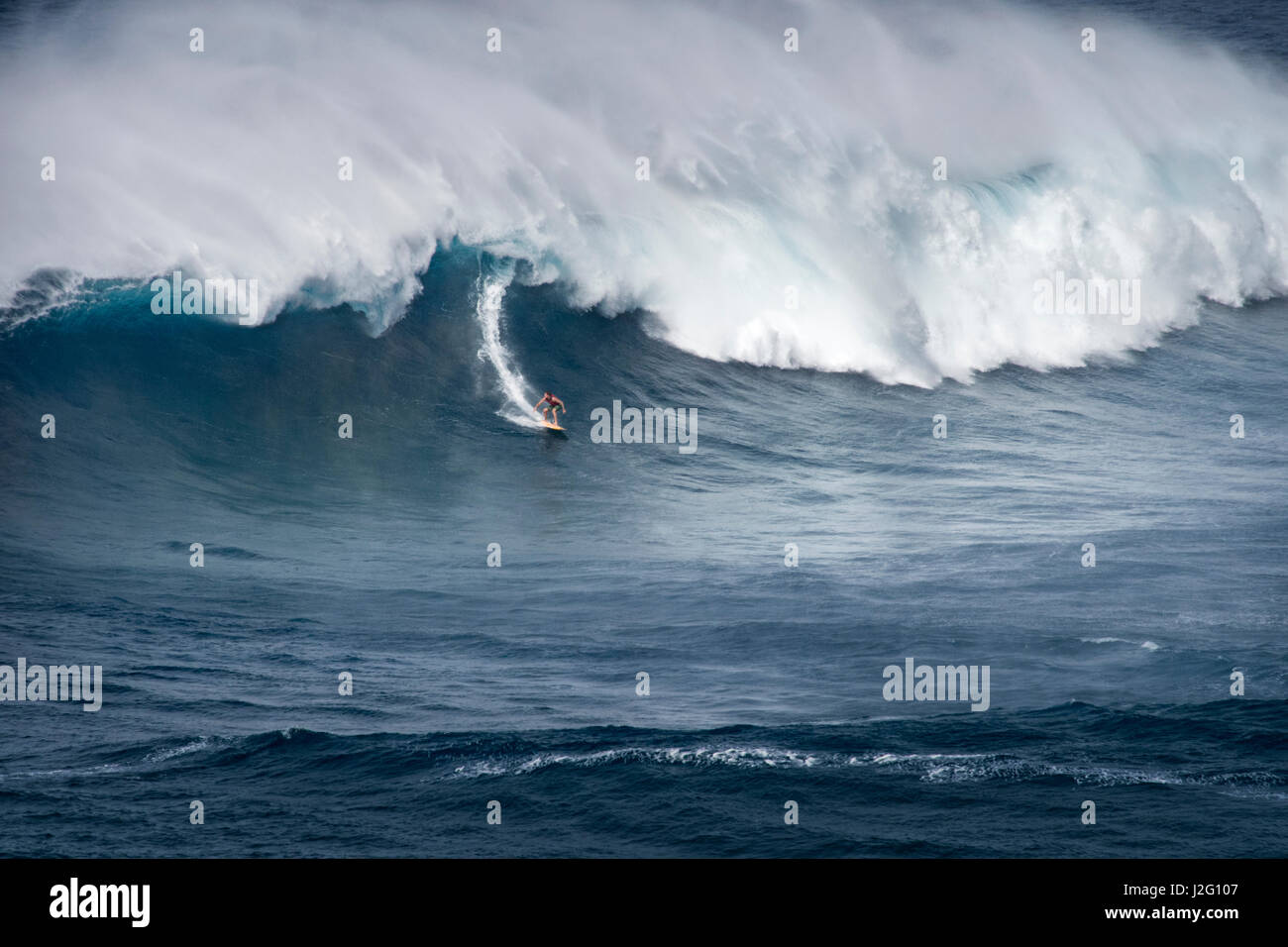 USA, Hawaii Maui. Kyle (Kai) Lenny surfing monster waves at Pe'ahi Jaws, North Shore Maui Stock ...