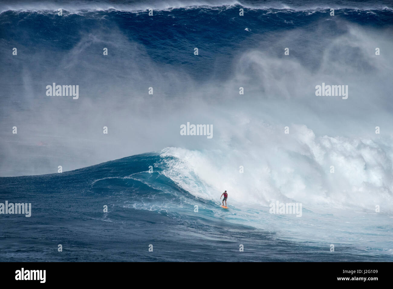 Monster wave at peahi hi-res stock photography and images - Alamy