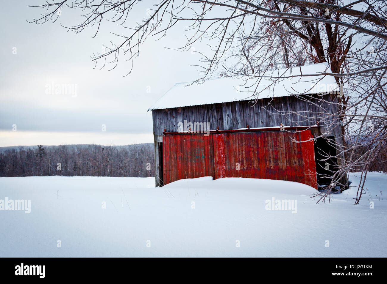 Old farm shed hi-res stock photography and images - Alamy