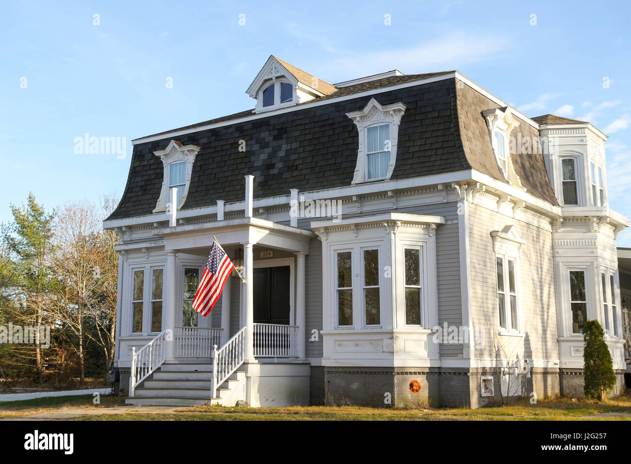Mansard roof victorian house hi-res stock photography and images - Alamy