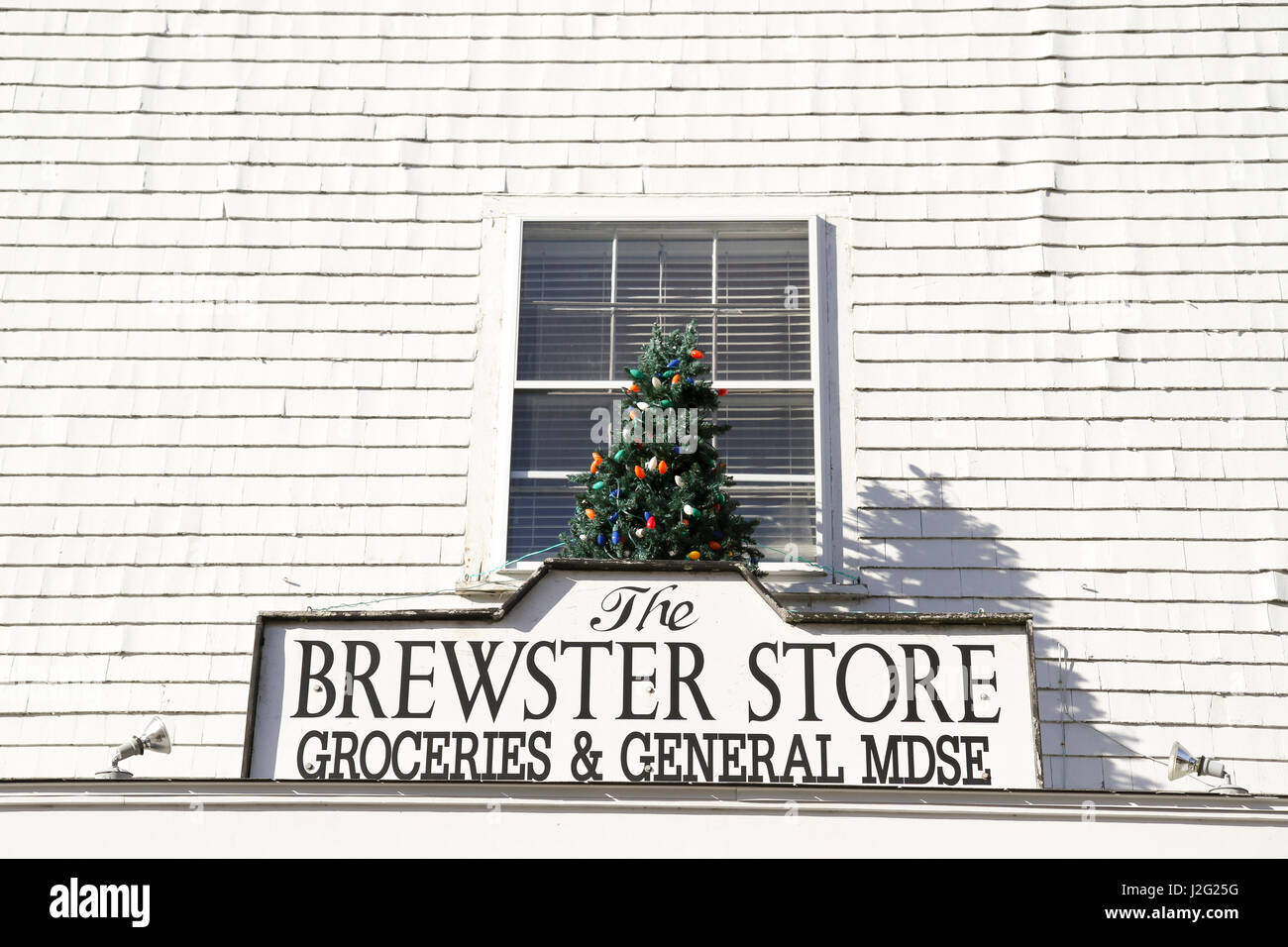 Sign for the brewster store hi-res stock photography and images - Alamy