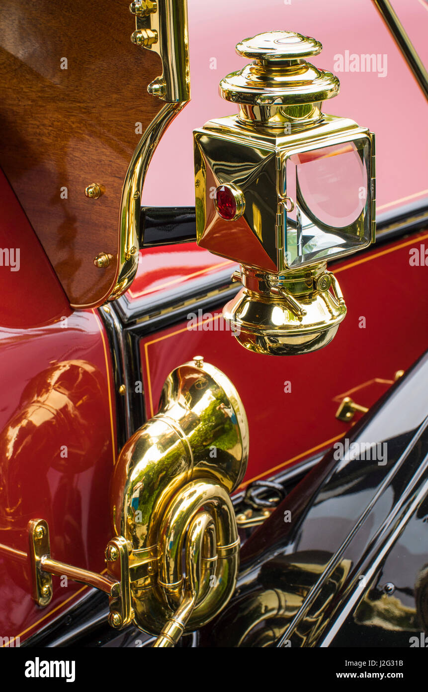 USA, Massachusetts, Beverly Farms, antique cars, 1910 Simplex headlight ...