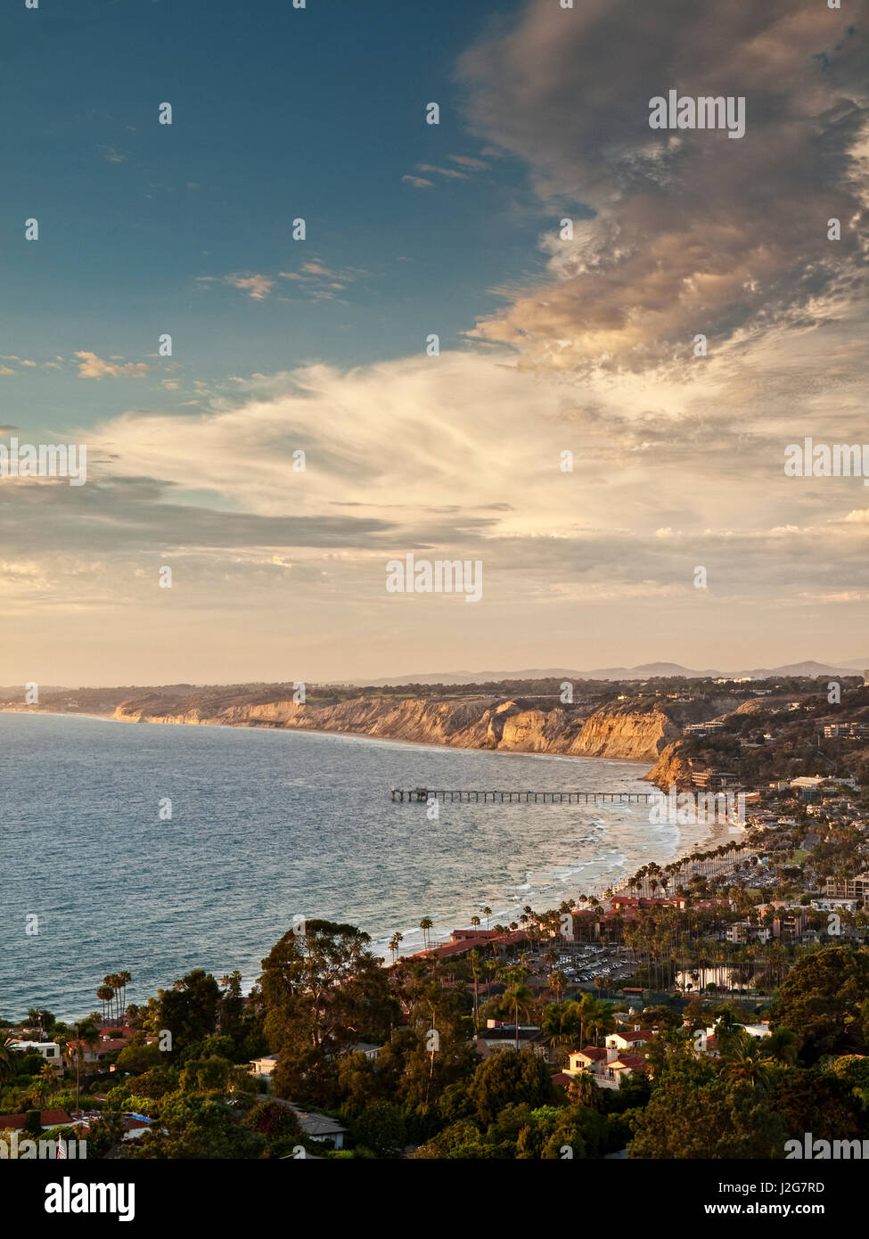 USA, California, La Jolla, View of La Jolla Shores and Scripps Pier ...
