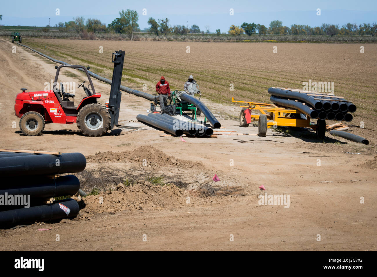 Irrigation pipes california hi-res stock photography and images - Alamy