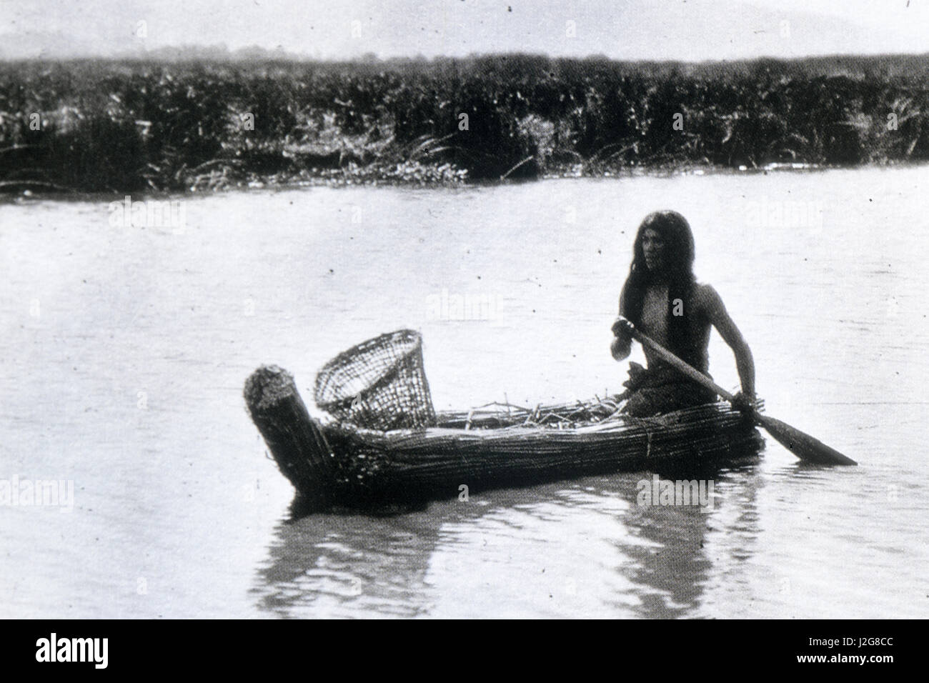 Tule boat hi-res stock photography and images - Alamy