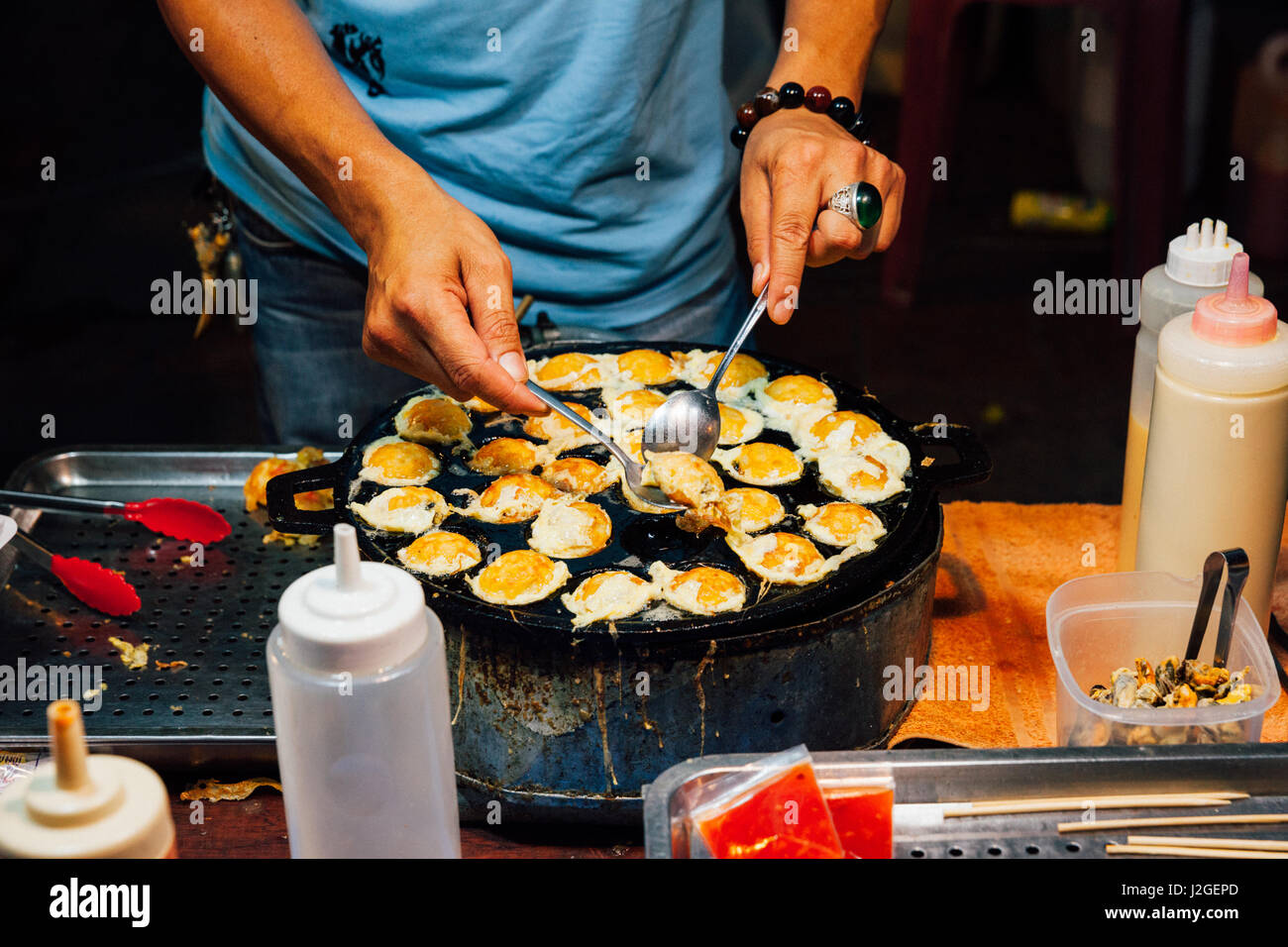 Asian street cook hi-res stock photography and images - Alamy