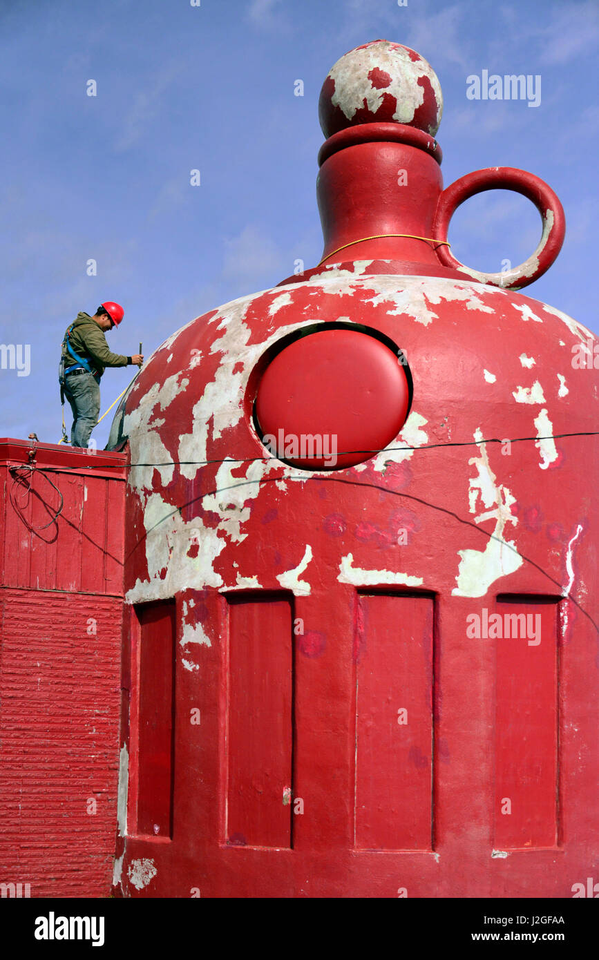 Portland man preparing sandy jug hi-res stock photography and images ...