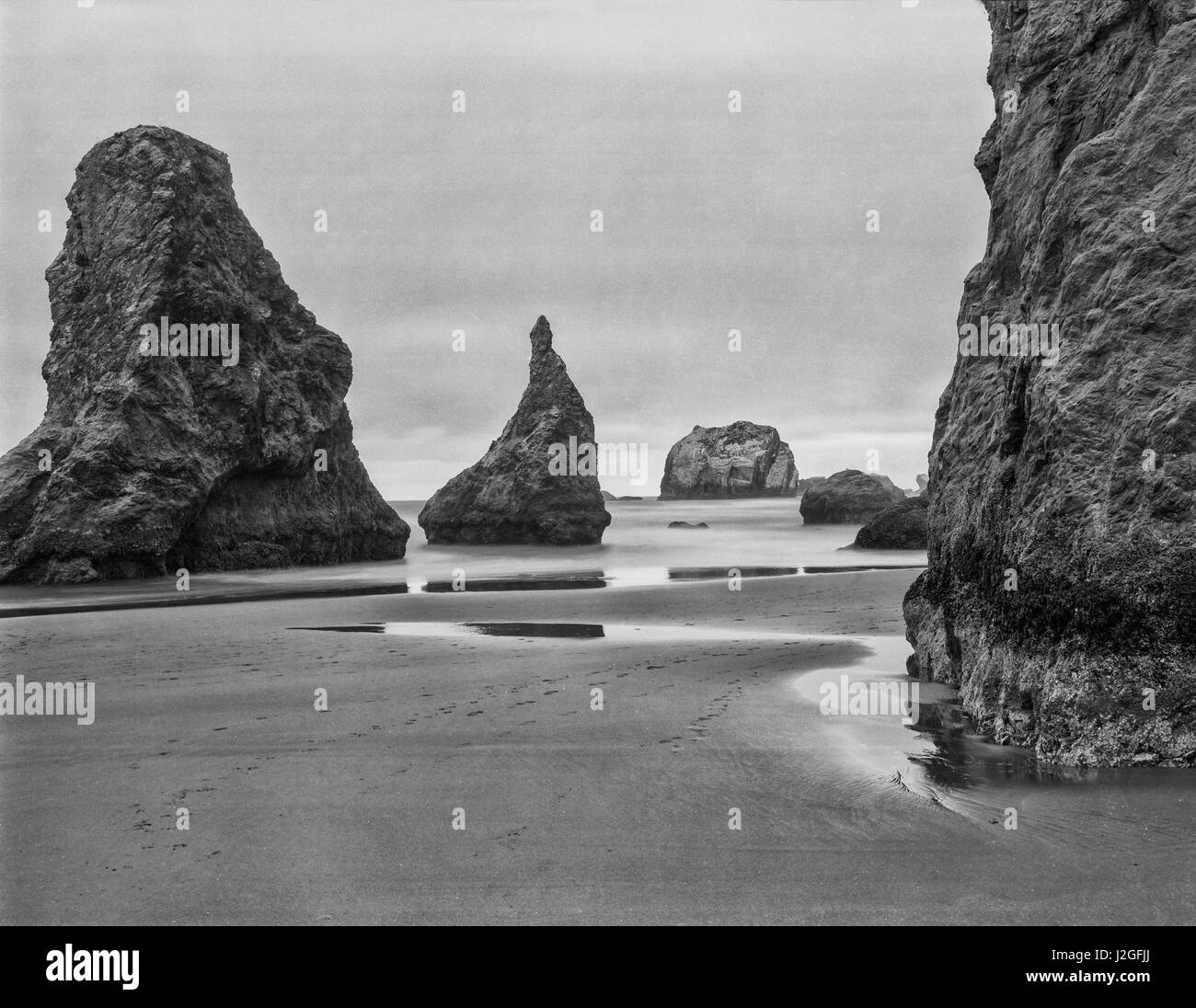 Coast bandon beach monoliths hi-res stock photography and images - Alamy