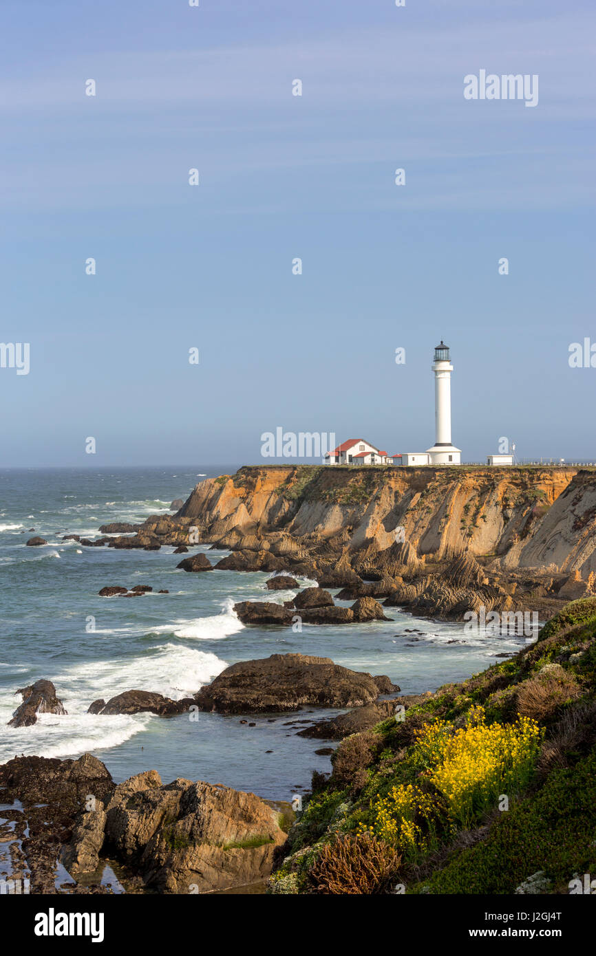 Point Arena lighthouse on cliffs over the Pacific Ocean near Point ...