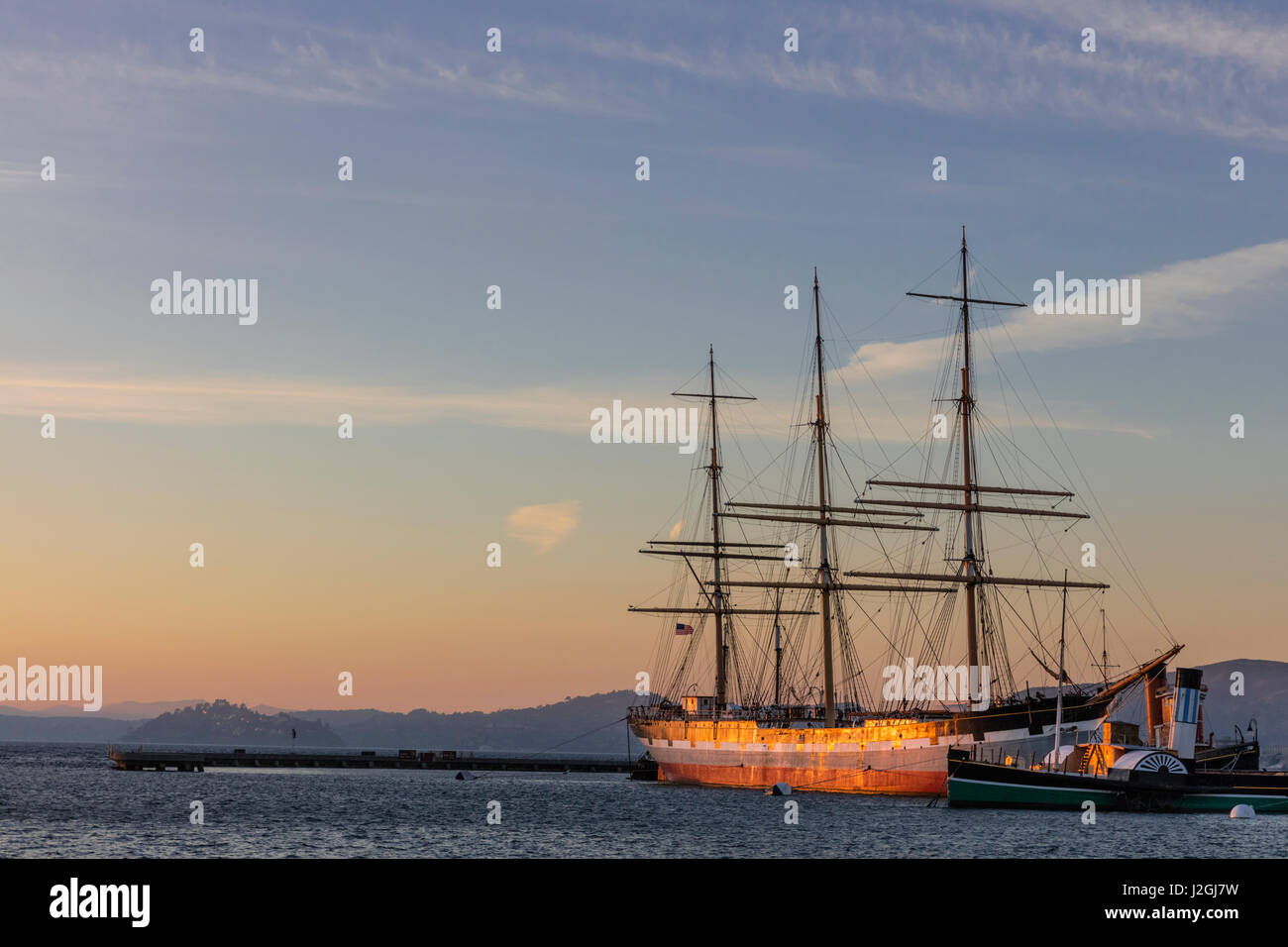 Square rigged sailing ship hi-res stock photography and images - Alamy