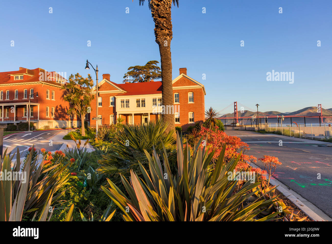 Military buildings hi-res stock photography and images - Alamy