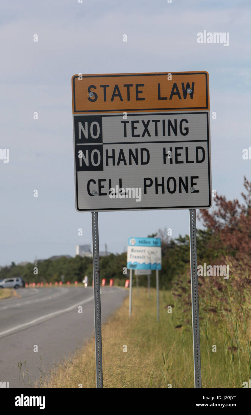 Texting driving sign hi-res stock photography and images - Alamy