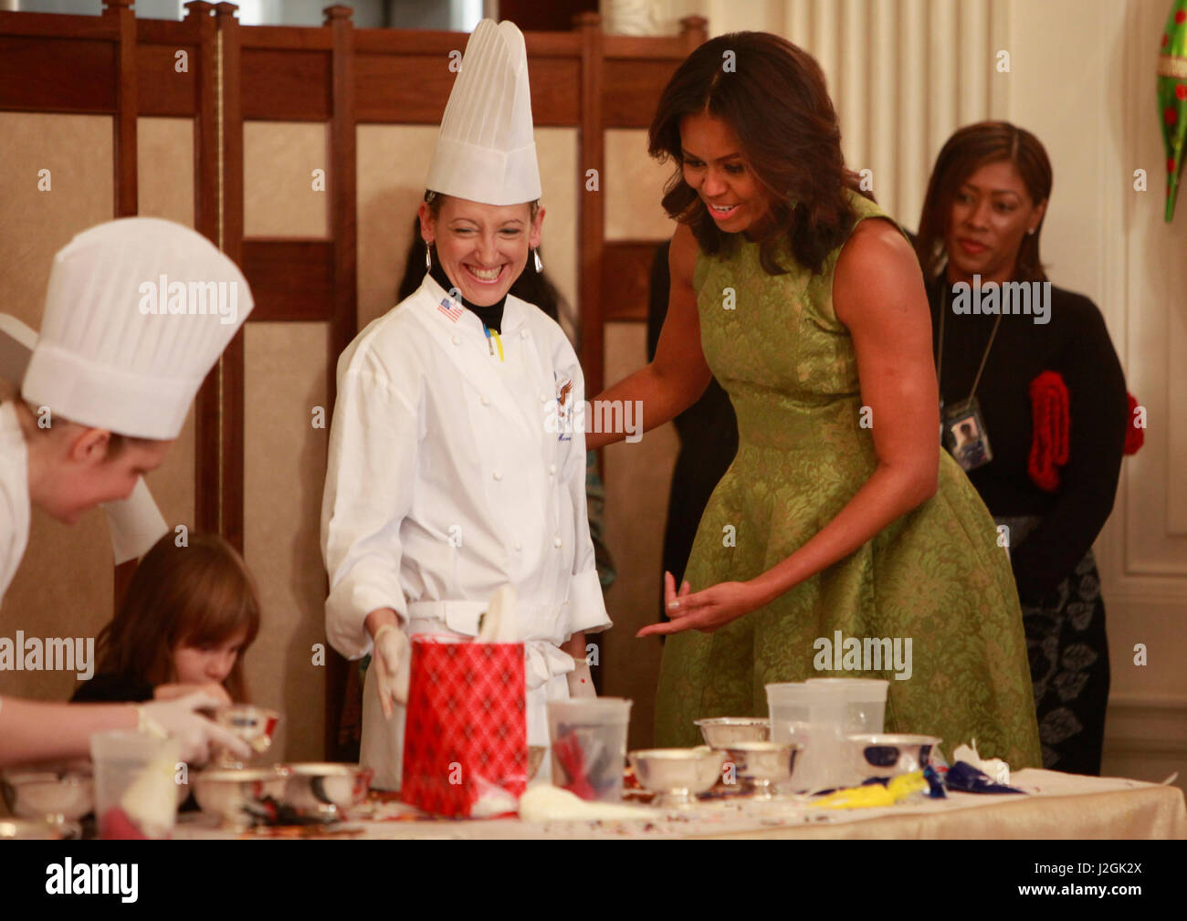 Michelle Obama with White House Executive Pastry Chef Susan Morrison in ...