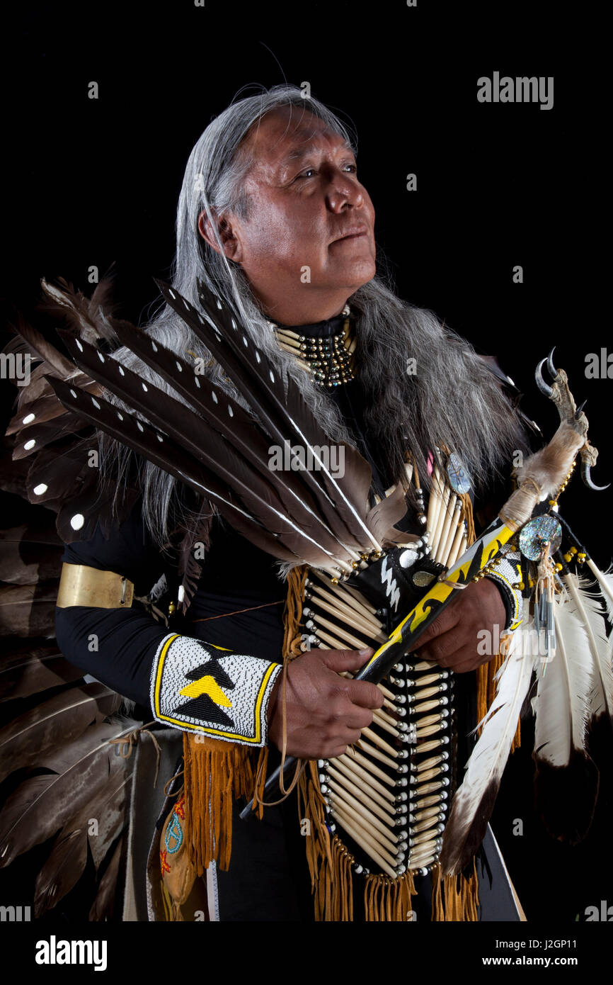Mens traditional regalia hi-res stock photography and images - Alamy