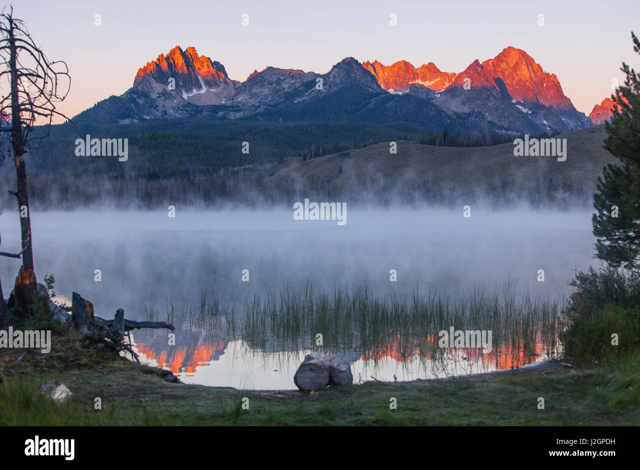 Little Redfish Lake, SNRA, Idaho, red glow and reflections of Mt ...