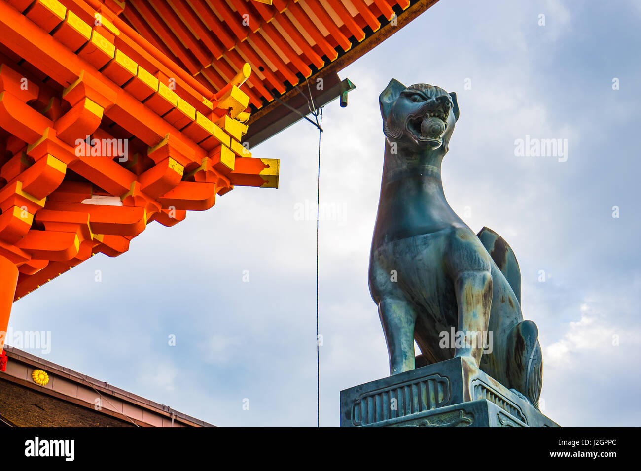 Fox Sculpture at Fushimi Inari shrine in Kyoto, Japan Stock Photo - Alamy