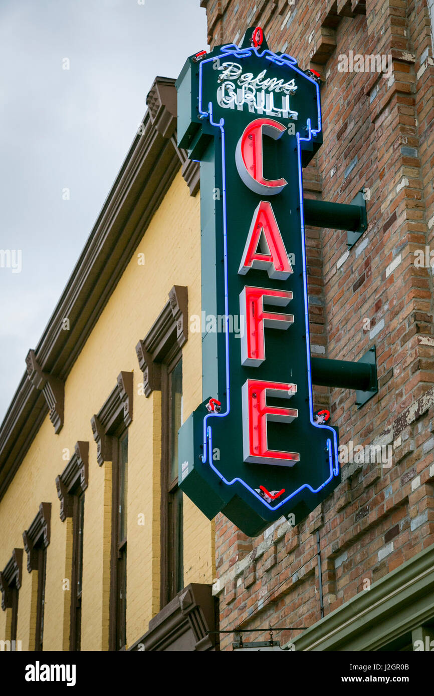 Neon sign of a cafe, Atlanta, Illinois, USA. Route 66 Stock Photo - Alamy