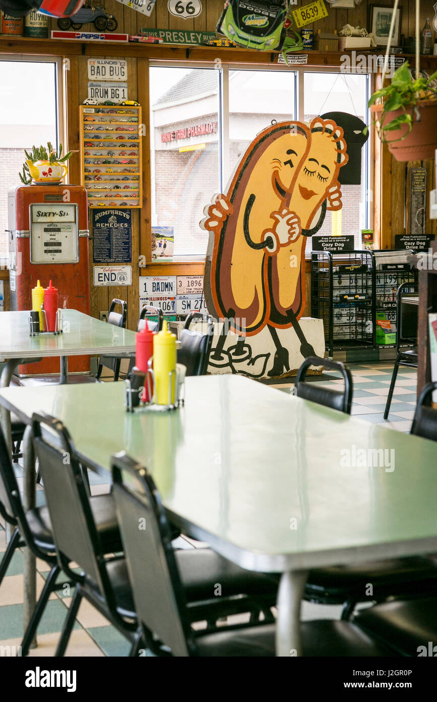 Usa route 66 cozy dog diner hi-res stock photography and images - Alamy