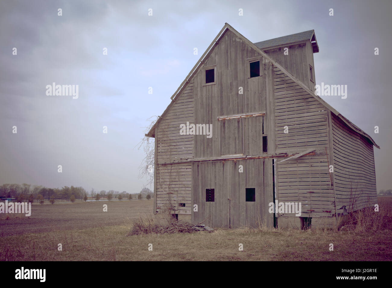 Abandoned wooden barn, Joliet, Illinois, Usa. Route 66 Stock Photo - Alamy