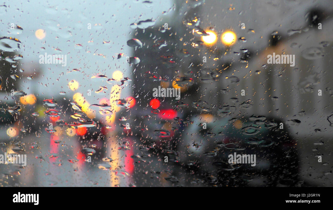 Chicago traffic rain hi-res stock photography and images - Alamy