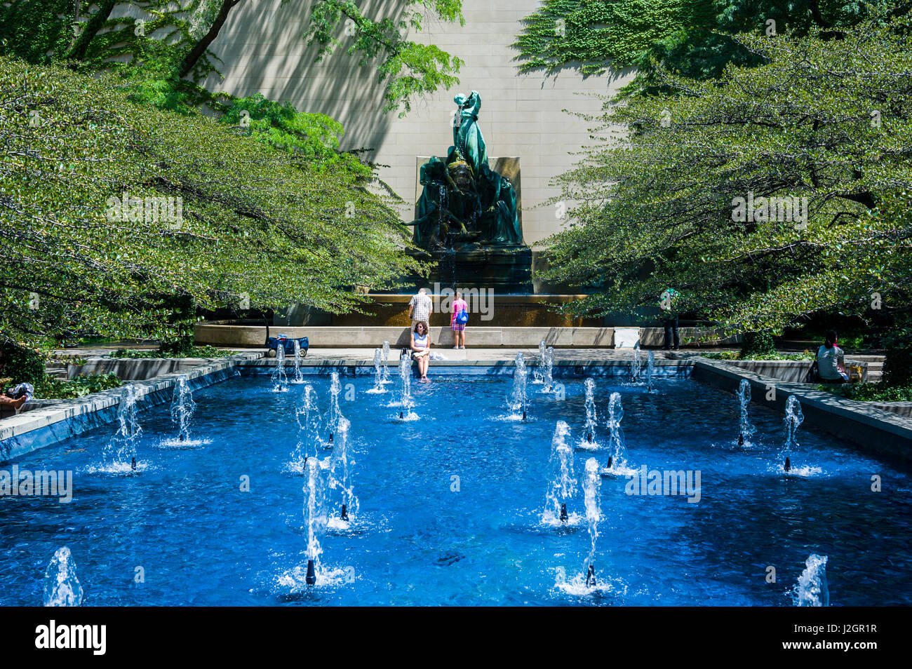 Little fountains in downtown Chicago in the Millennium Park, Illinois ...