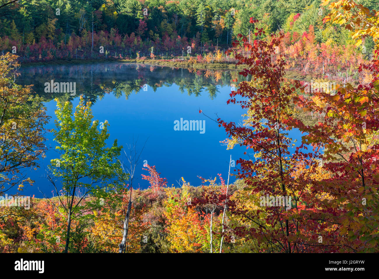 Round Pond in fall. Barrington, New Hampshire Stock Photo - Alamy