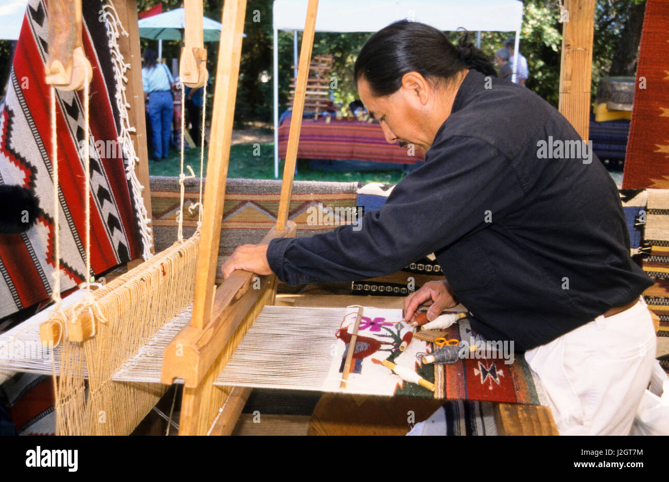 Man weaving loom hi-res stock photography and images - Alamy