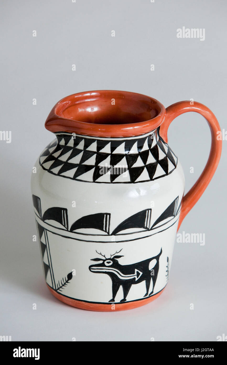 Acoma pueblo indian pottery hi-res stock photography and images - Alamy