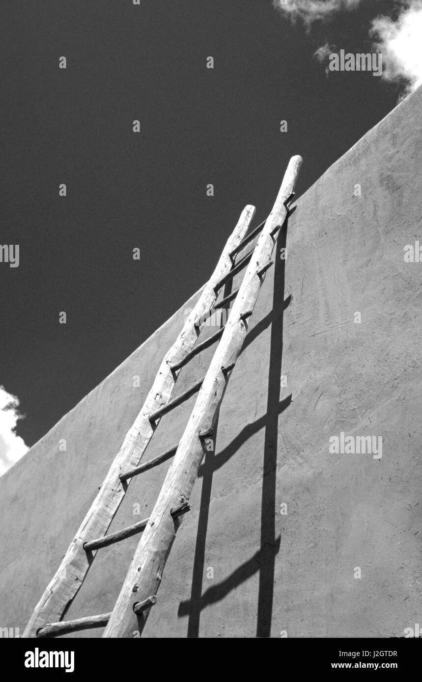 Pueblo ladder hi-res stock photography and images - Alamy
