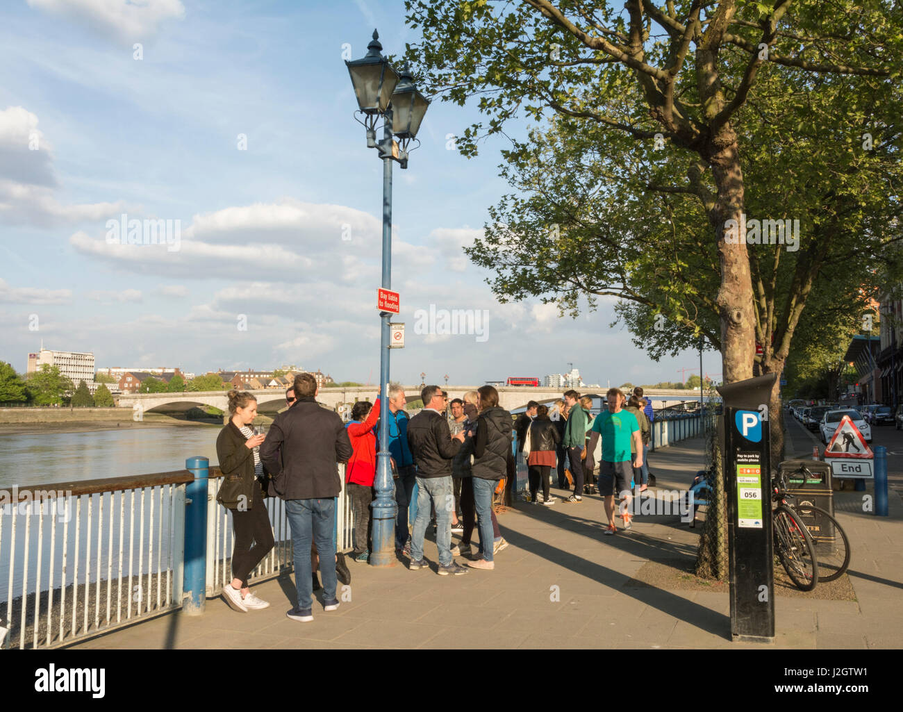 Riverside drinking putney hi-res stock photography and images - Alamy