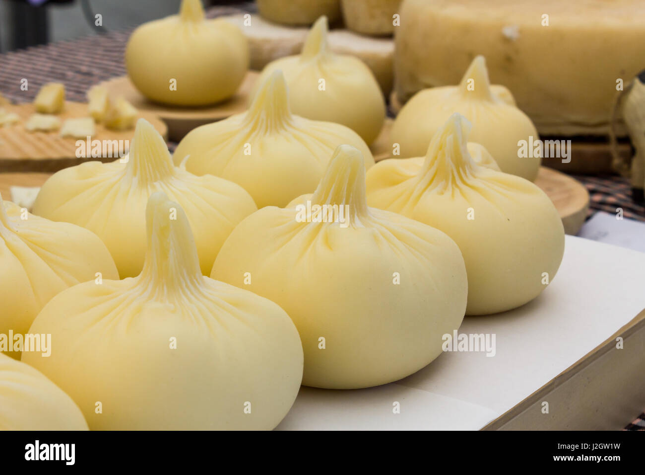Market stall with fresh artisanal cheese Stock Photo - Alamy