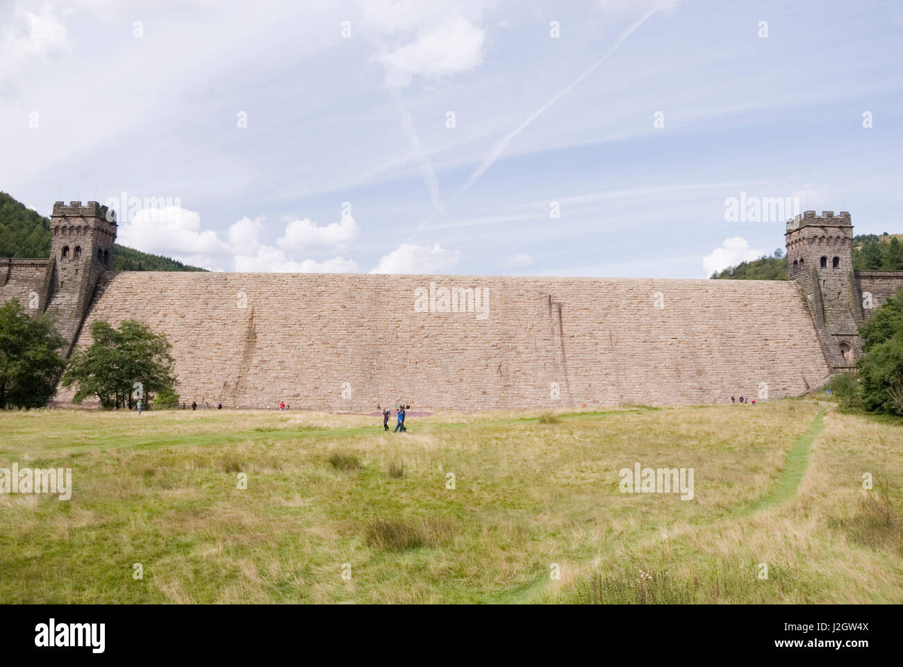 DERBYSHIRE UK - 24 Aug: The imposing wall of Derwent Dam and turrets on ...